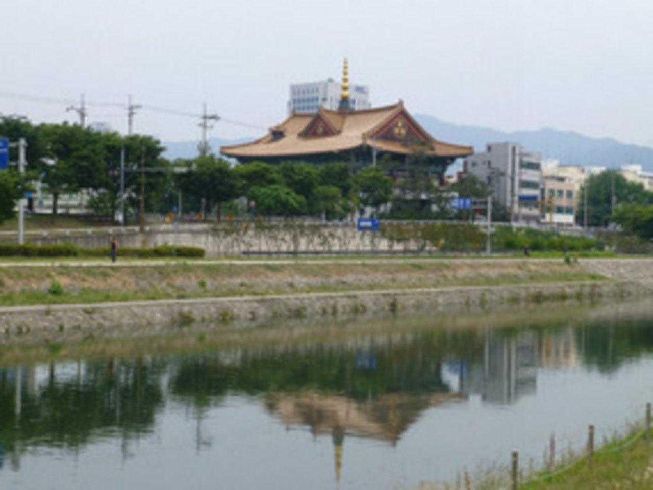 Sincheon River Temple